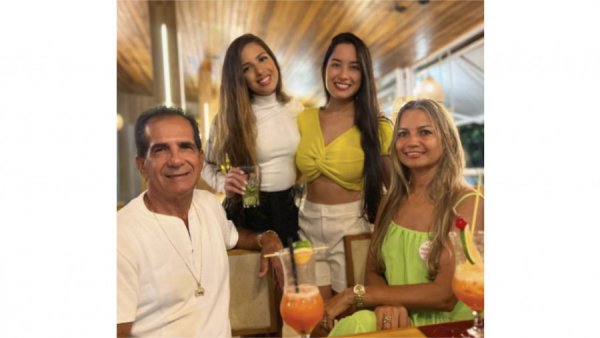 DARA SAIONARA EM MINIFÉRIAS NA COSTA BRASILEIRA